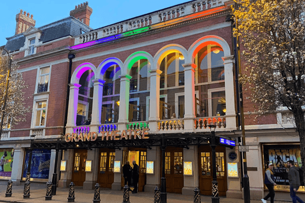 TheatreReviewers - Theatre - Wolverhampton Grand Theatre - Shows